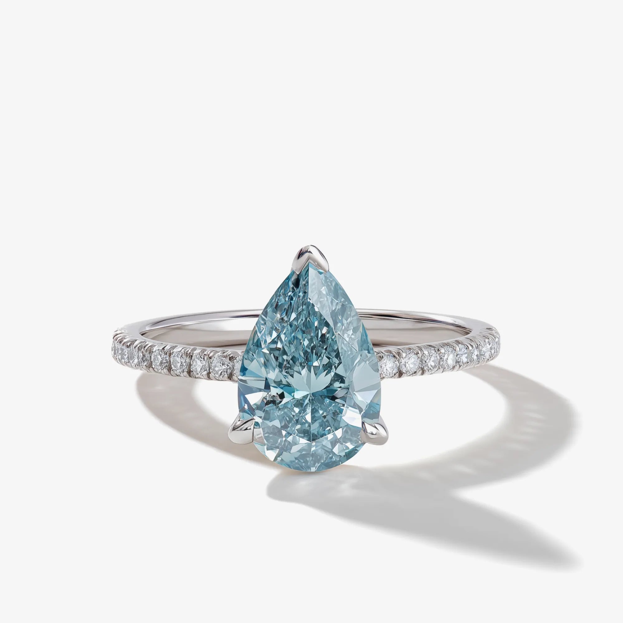 Brilliant blue | Pear Blue Lab Diamond Pavé Ring | Mvraki